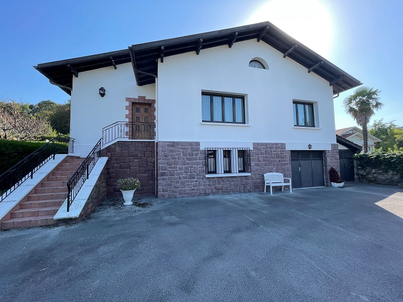 Vendu - Belle maison T4 de 110 m² avec une surface utile d’environ 260 m², sur une parcelle de 1 ...